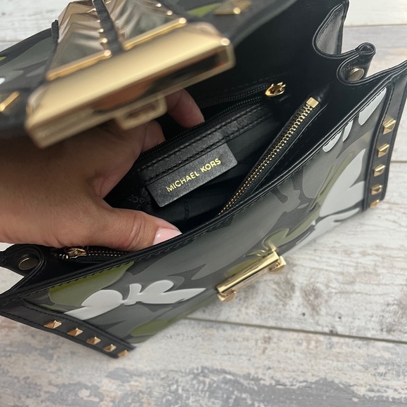 Michael Kors Collection | Bags | Michael Kors Hand Bag | Poshmark